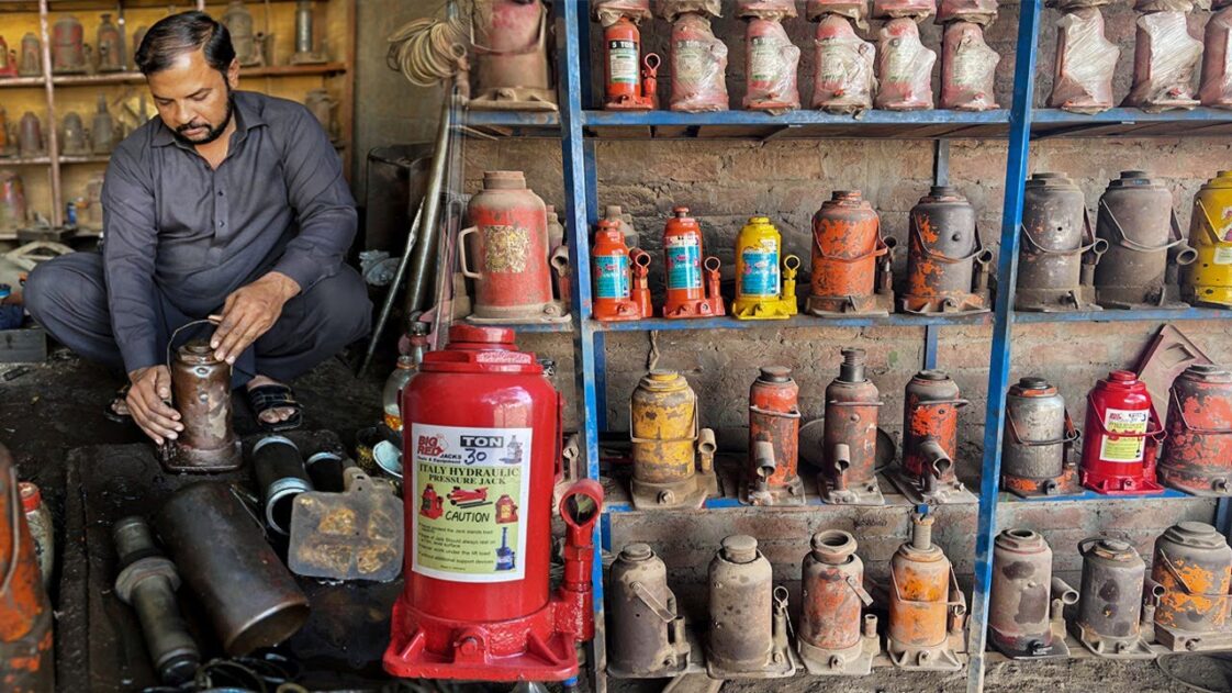 The Best 30 Ton Floor Jack for Your Garage: Reviews and Buyer's Guide